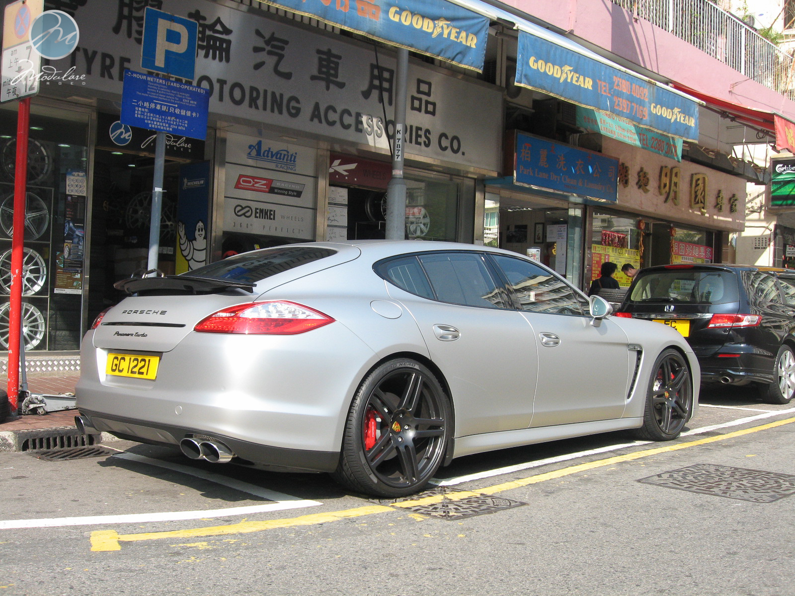 Porsche Panamera Turbo, matte silver wrap, 22" Modulare B11 satin black ...